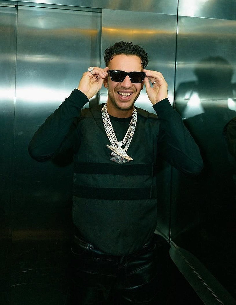 Ufo361 - Neuer Style mit blauen Haaren