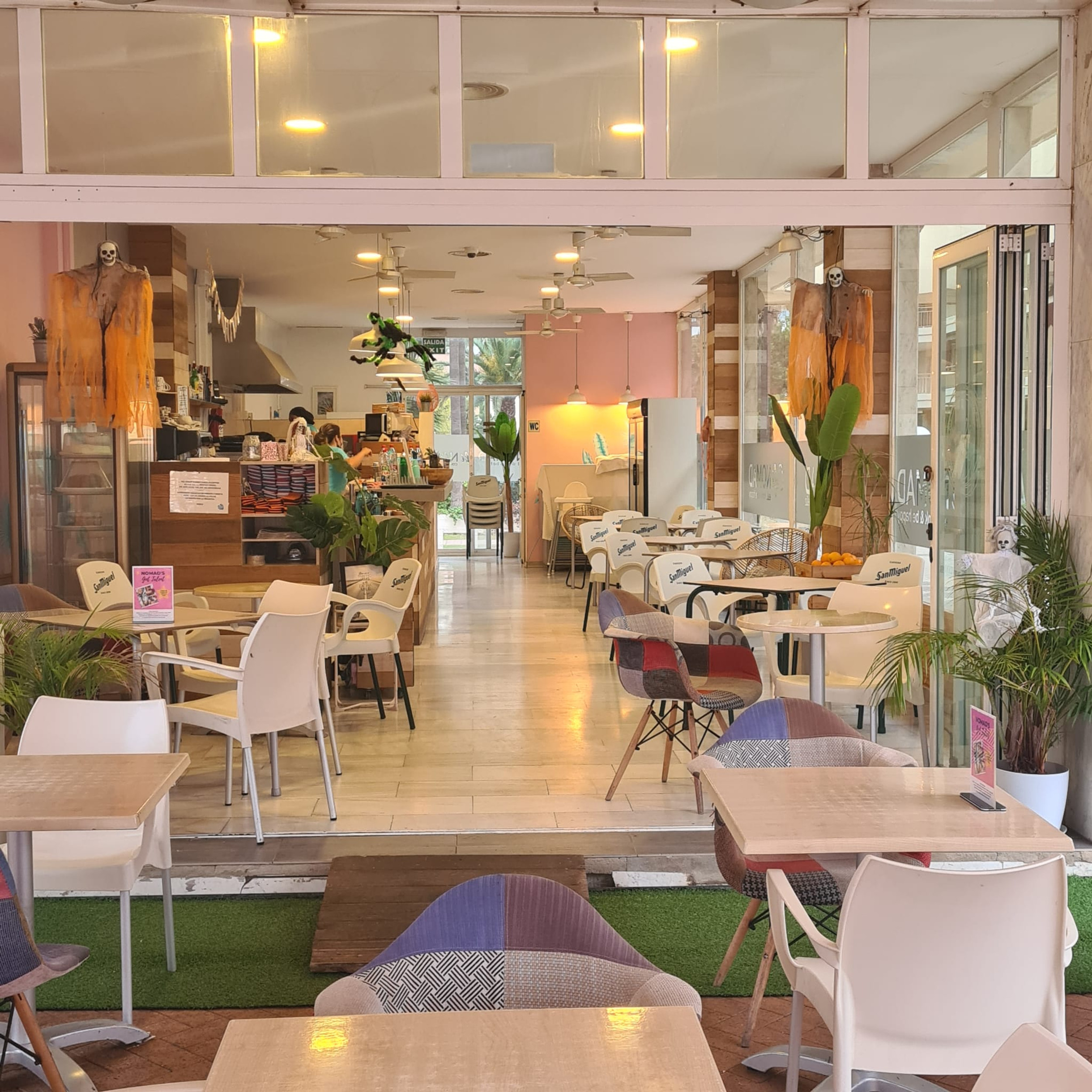 About Us | Cafe Nomad