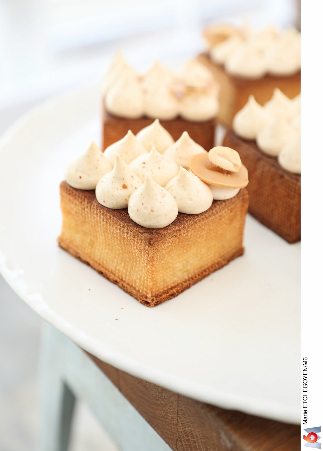chou-carre-caramel-cacahete