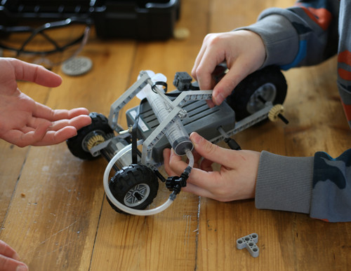 Hydrogen Fuel Cell Powered LEGO/Technic Car | Hydrogen Training Solutions