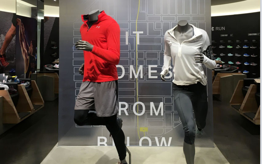 UNDER ARMOUR: GLASS DISPLAY