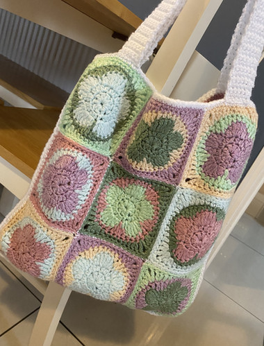 Flowers Tote Bag - Written Crochet Pattern | Teenie Crochets