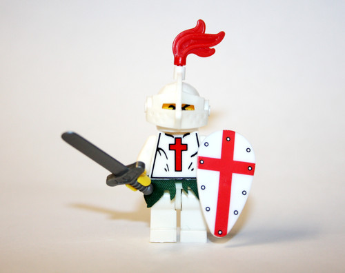 White Crusader Knight with Red Cross Castle soldier Minifigure ...