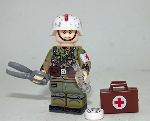 German Medic Deluxe WW2 Army Minifigure | minifigureoutlet