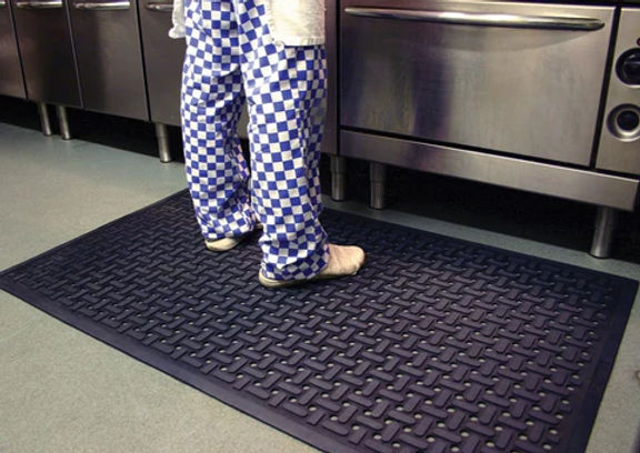 A guide to purchasing floor mats for food service