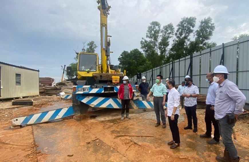Ahli Parlimen Lembah Pantai tinjau kawasan projek didakwa punca banjir
