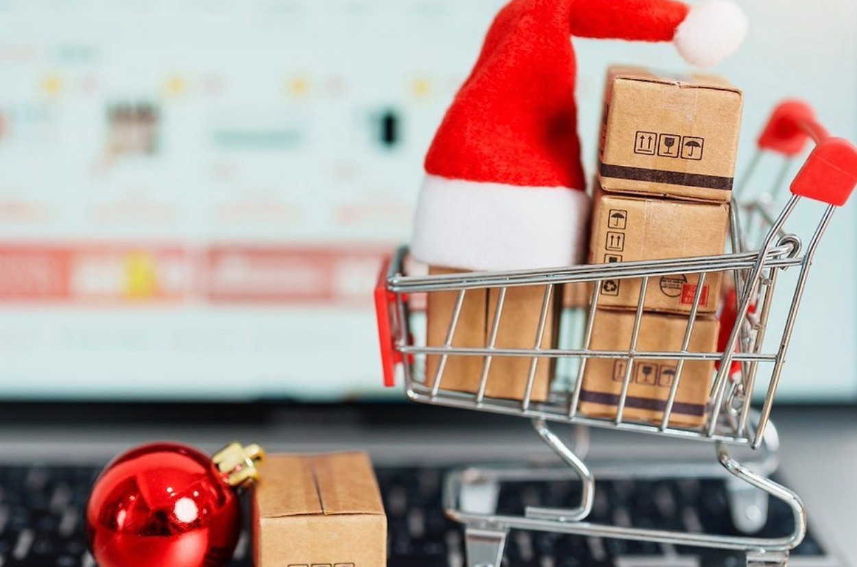 Christmas Shopping 2025: Holiday Sales Top $1 Trillion as Online ...