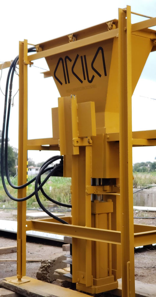 Bloques de Tierra Compactada (BTC): El "adobe" tecnológico