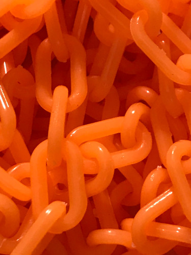 I meter of 3/4" Orange Plastic Chain | birdtalk