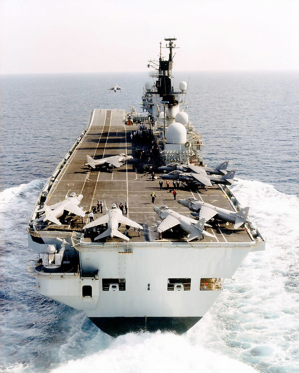 HMS Illustrious R06