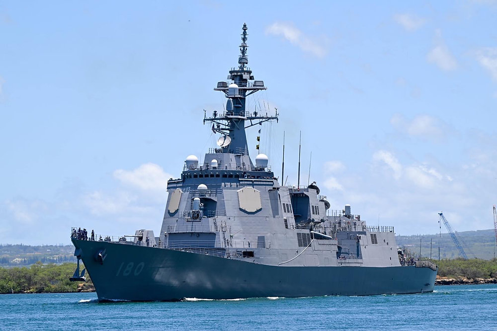 JS Haguro DDG-180 putting to Sea