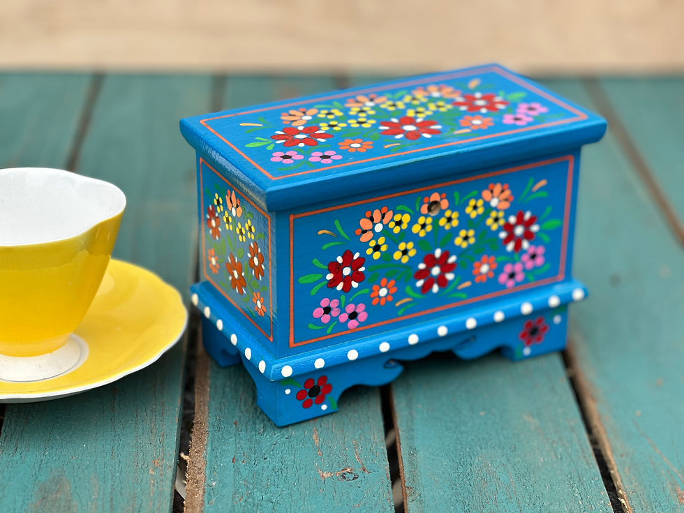 Green, painted box No.5 | frankandlusia