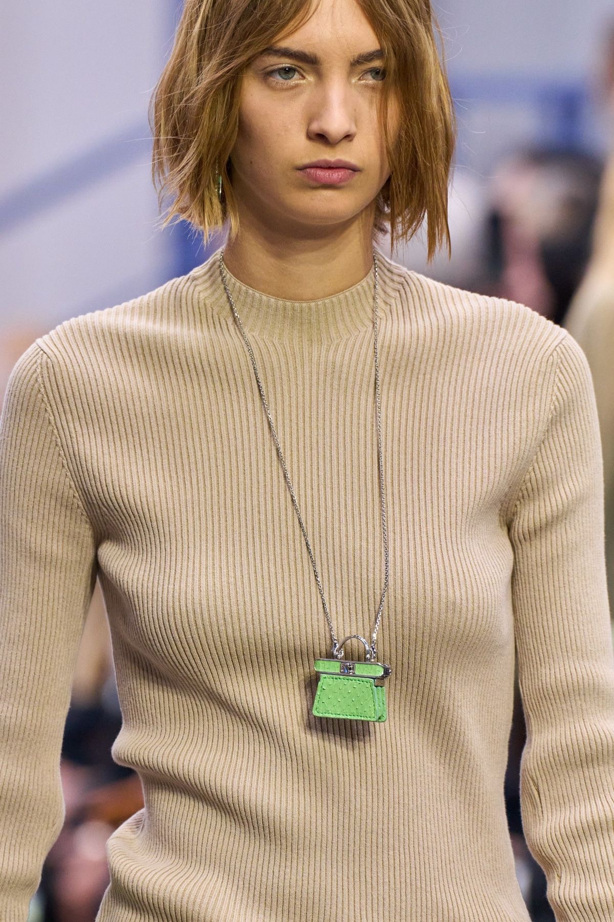 The Minimalist Trend: Neck-Hanging Bags