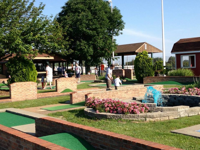 MINI GOLF/ St. Charles, MO/ Cave Spring Golf Center