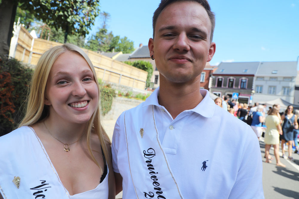 Anouk en Elias verwelkomd met stortbui en heel veel applaus