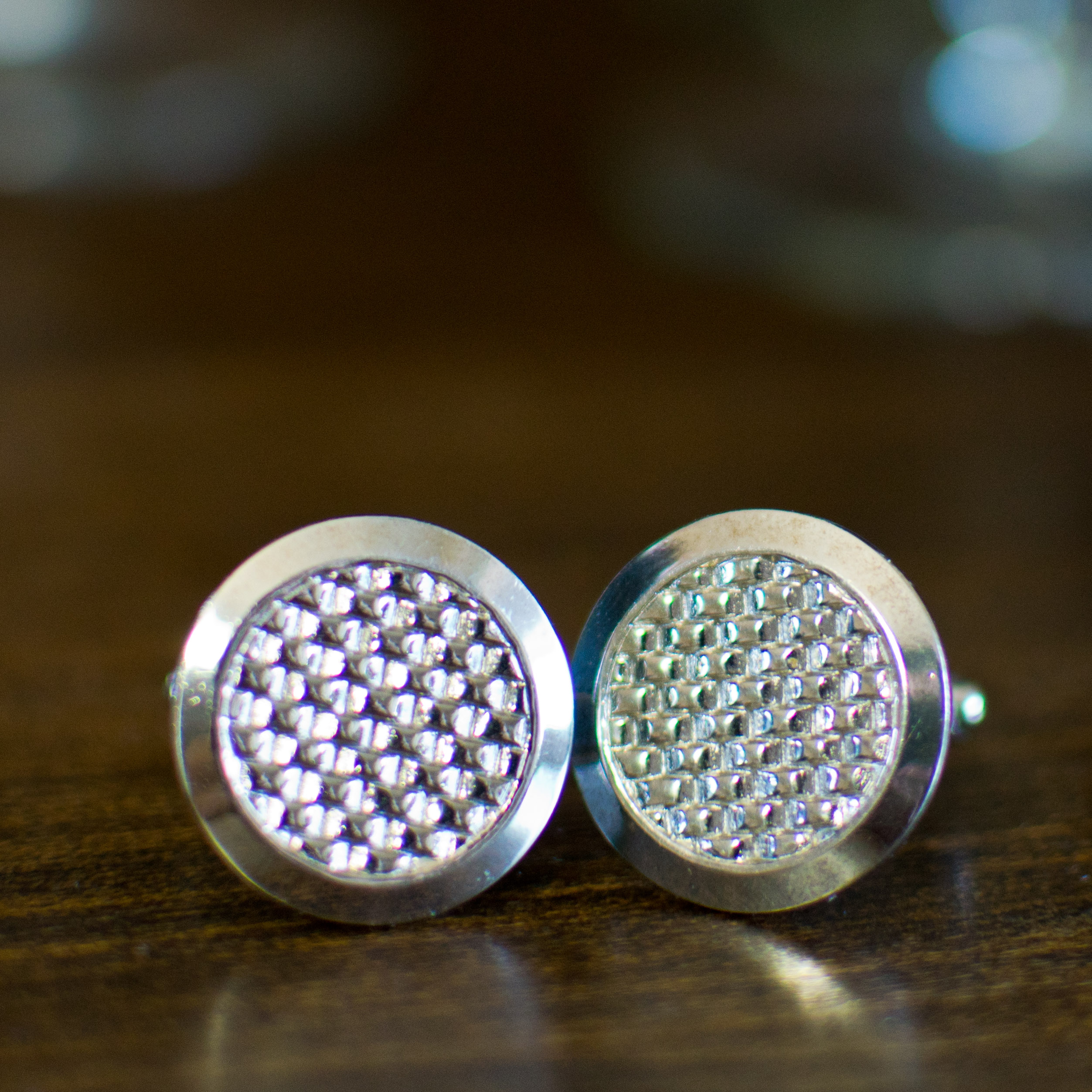 How To Wear Cufflinks | A Dapper Professional Guide