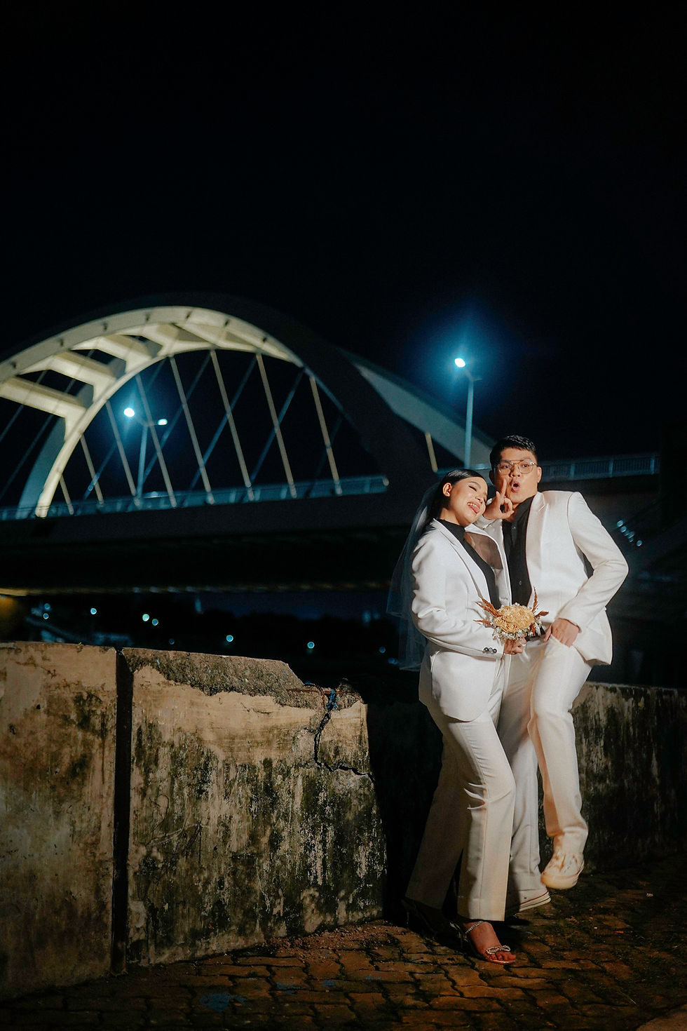 Manila Prenup Photos of Cyrus and Jane at Binondo-Intramuros Bridge ...