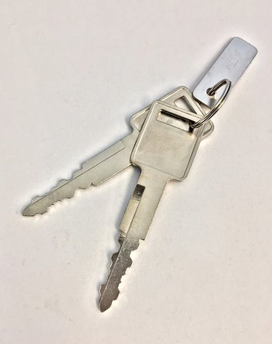 PAIR OF BOBCAT KEYS 6T - 8T