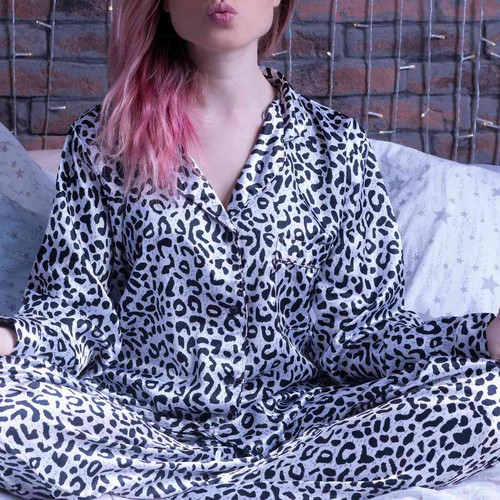 100% Poly-satin Pajama Set Leopard Print Long-sleeve