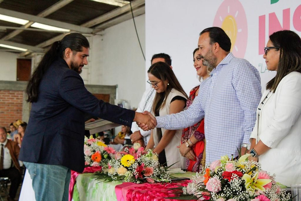 Soy aliado de los maestros, afirmó Julio Arreola en entrega de Galardón ...
