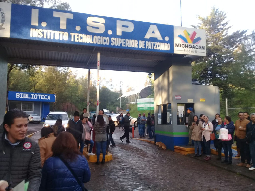 TEC DE PÁTZCUARO AMANECE EN PARO DE BRAZOS CAÍDOS