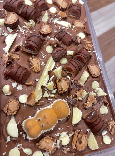 Kinder Milk Chocolate Slab - GIANT (600g approx) | Lollies Chocolate Em