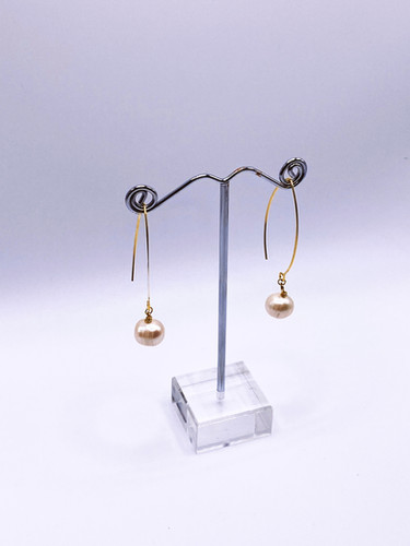 Large loop wire freshwater pearl earring | Miki Fujita London