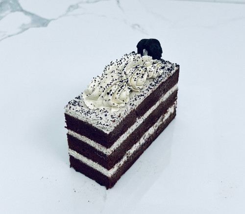 Cookies & Cream Slice | J'ADORE Cakes