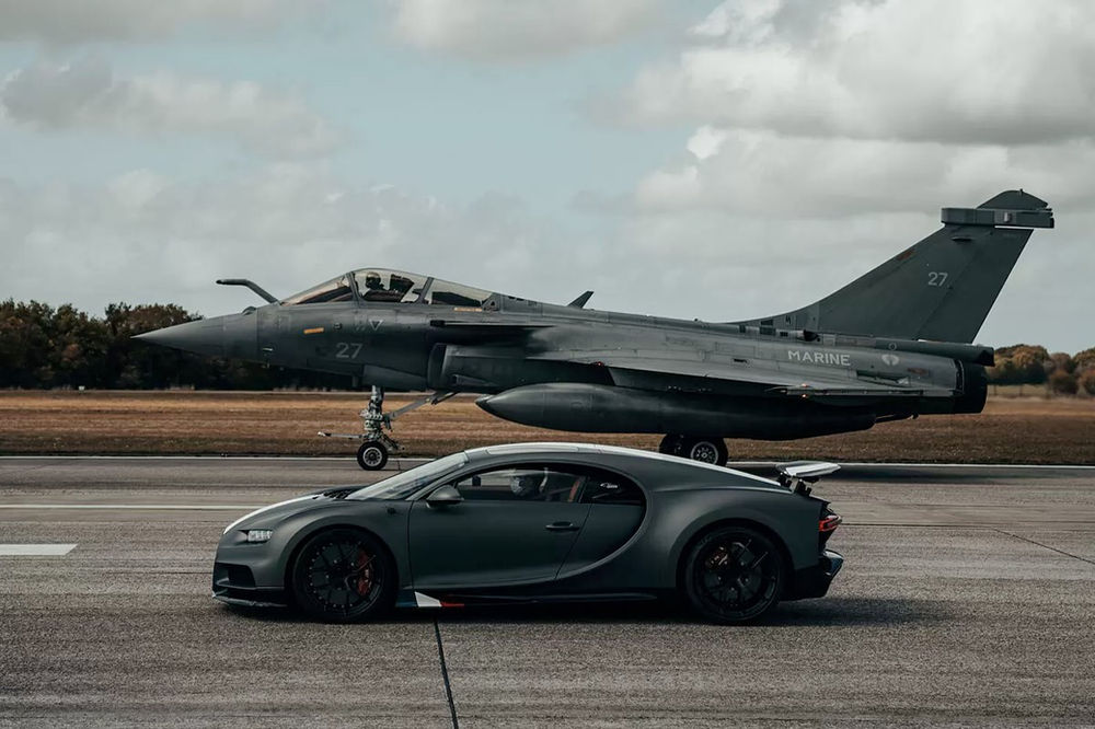 Bugatti Chiron Sport VS. a Fighter Jet, High Speed Race!