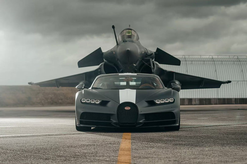 Bugatti Chiron Sport VS. a Fighter Jet, High Speed Race!