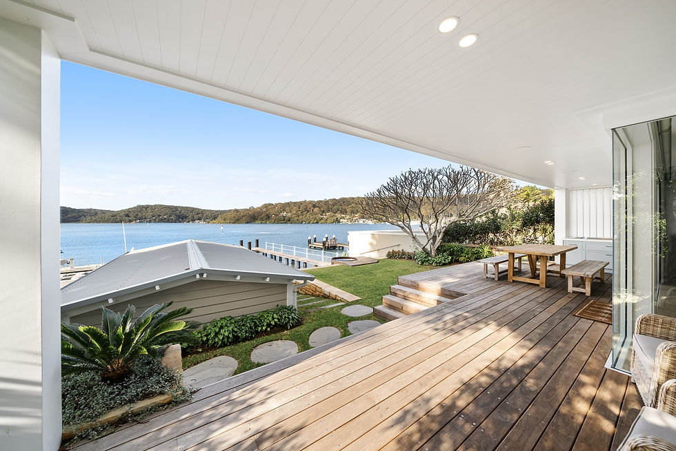 WATERFRONT HOUSE DESIGN