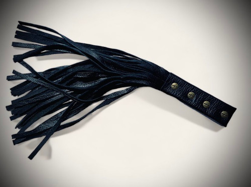 Beginner leather Flogger | FantaisyBoudoirShop