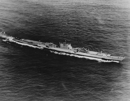 V-class submarine USS Argonaut V-4 (SS-166), inboard profile and hold ...