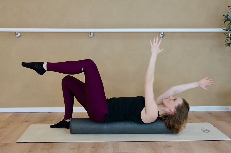 Ganzkörper Workout mit der Pilates Rolle - 5 Übungen für ein besseres ...