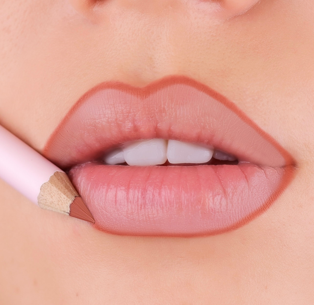 lapiz-para-labios-pink-up-pkll24