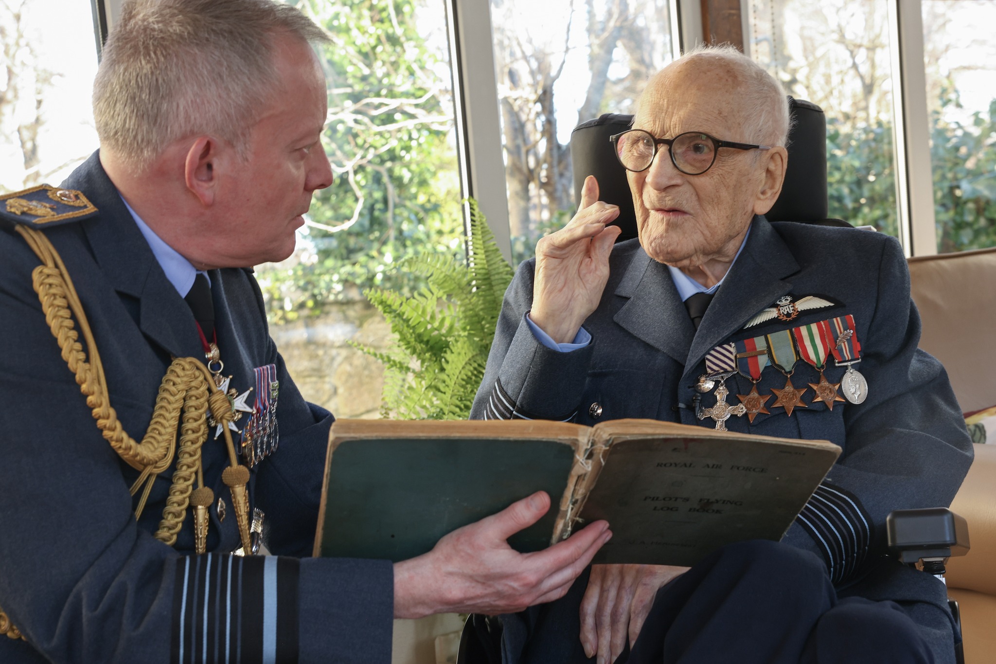 RIP Group Captain John ‘Paddy’ Hemingway DFC – the last of 'The Few ...