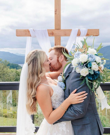 Wedding Venue | Blue Mountanya-the Resort | Watauga Lake, Butler, TN.