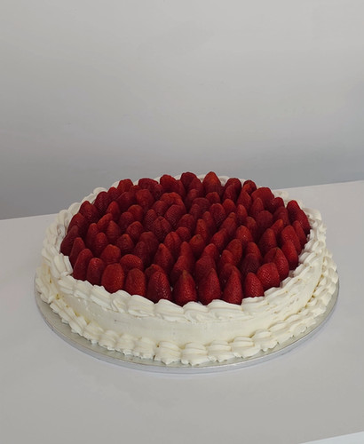 Italian Style Berry Cake | Lyra Cakes