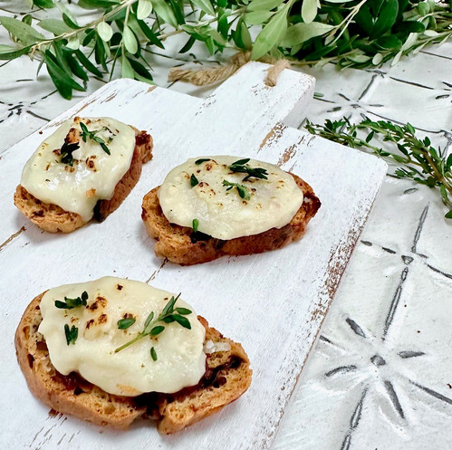 Festive Stilton Toastie with Cranberry Relish (v) | thelimetreecafe