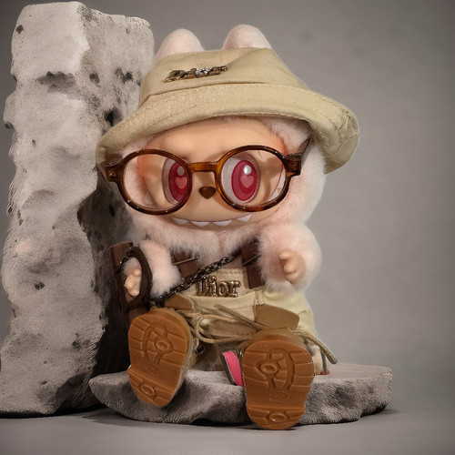 Labubu - Ropa Dior Café | Juguetruck