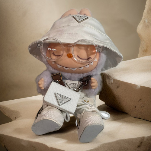 Labubu - Ropa Prada Blanca | Juguetruck