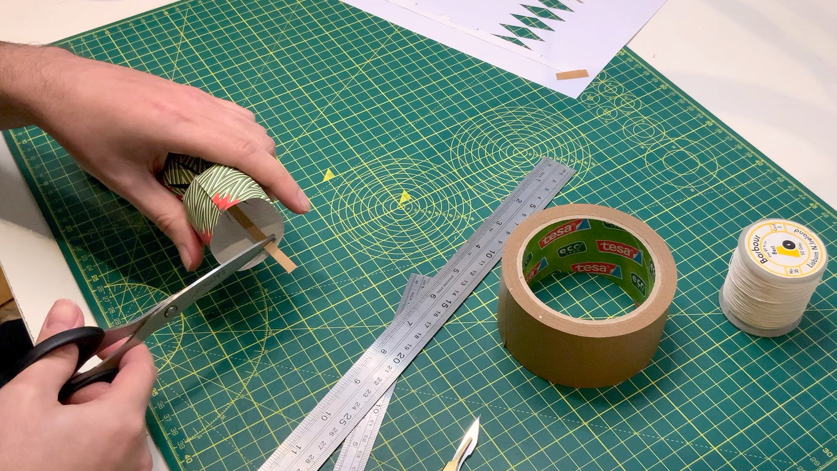 A Step-by-Step Guide: How to Make Christmas Crackers with Bright Stem ...