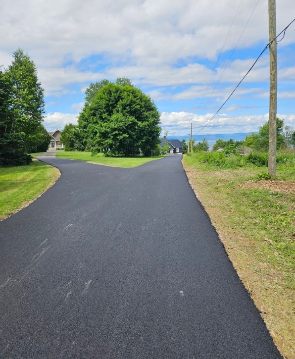 Les 5 Meilleures Raisons de Paver Votre Allée en Asphalte au Nouveau ...