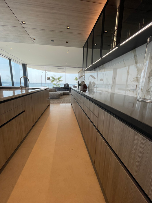 Large Modern Kitchen in Beautiful San Diego : Leicht Costa Mesa