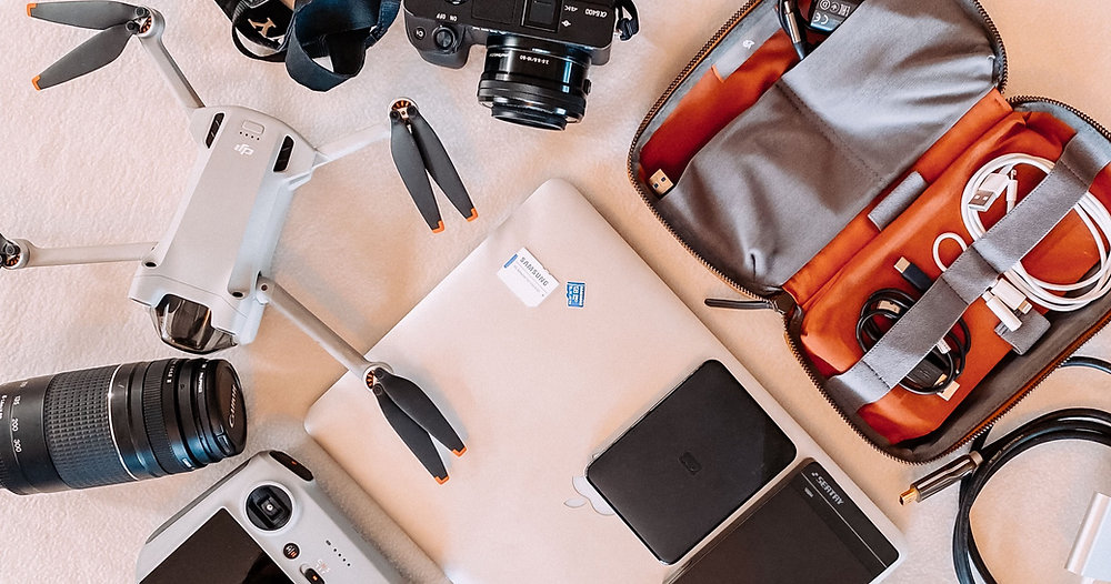 6 MUST-HAVE TRAVEL TECH ACCESSORIES