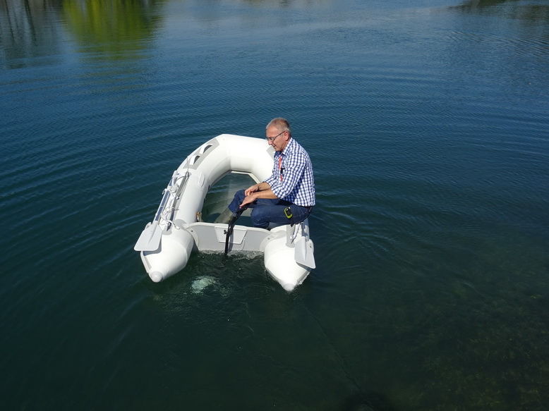 TRANSPARENT HULL BOAT | axamarine