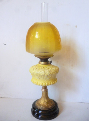 Reproduction banquet oil lamp yellow | Antique Effects