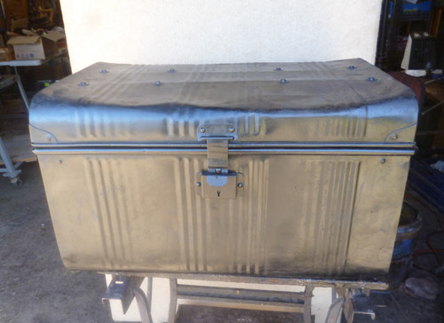 Tin trunk | Antique Effects