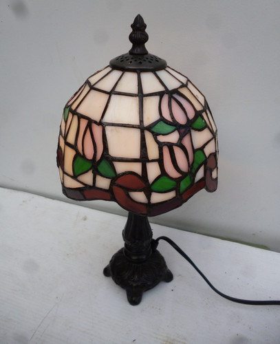 Reproduction leadlight table lamp | Antique Effects