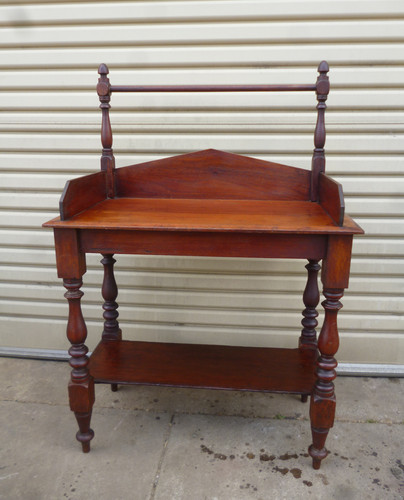 Colonial cedar washstand | Antique Effects
